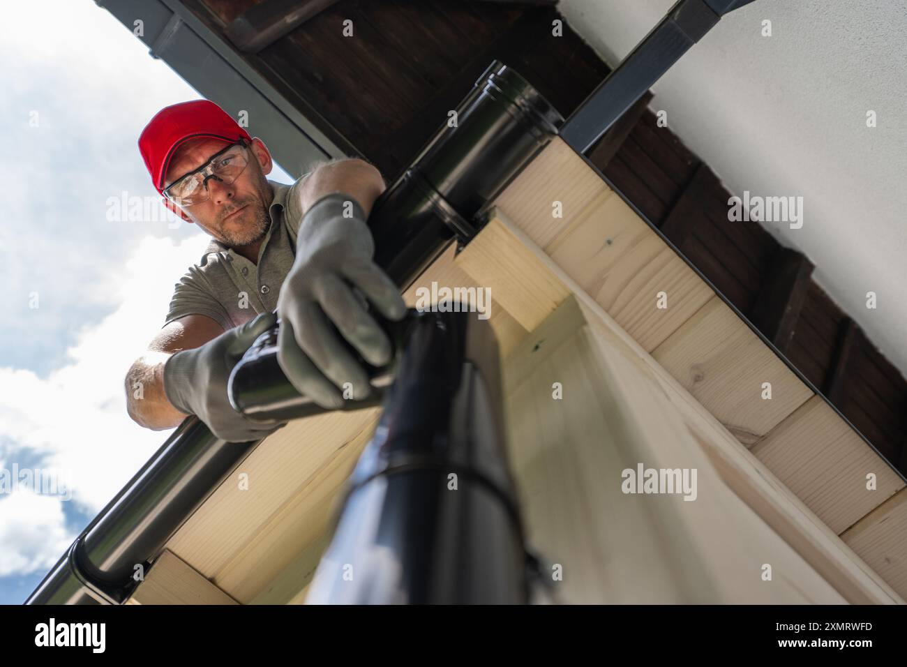 Construction worker dressed in proper hi-res stock photography and images - Alamy
