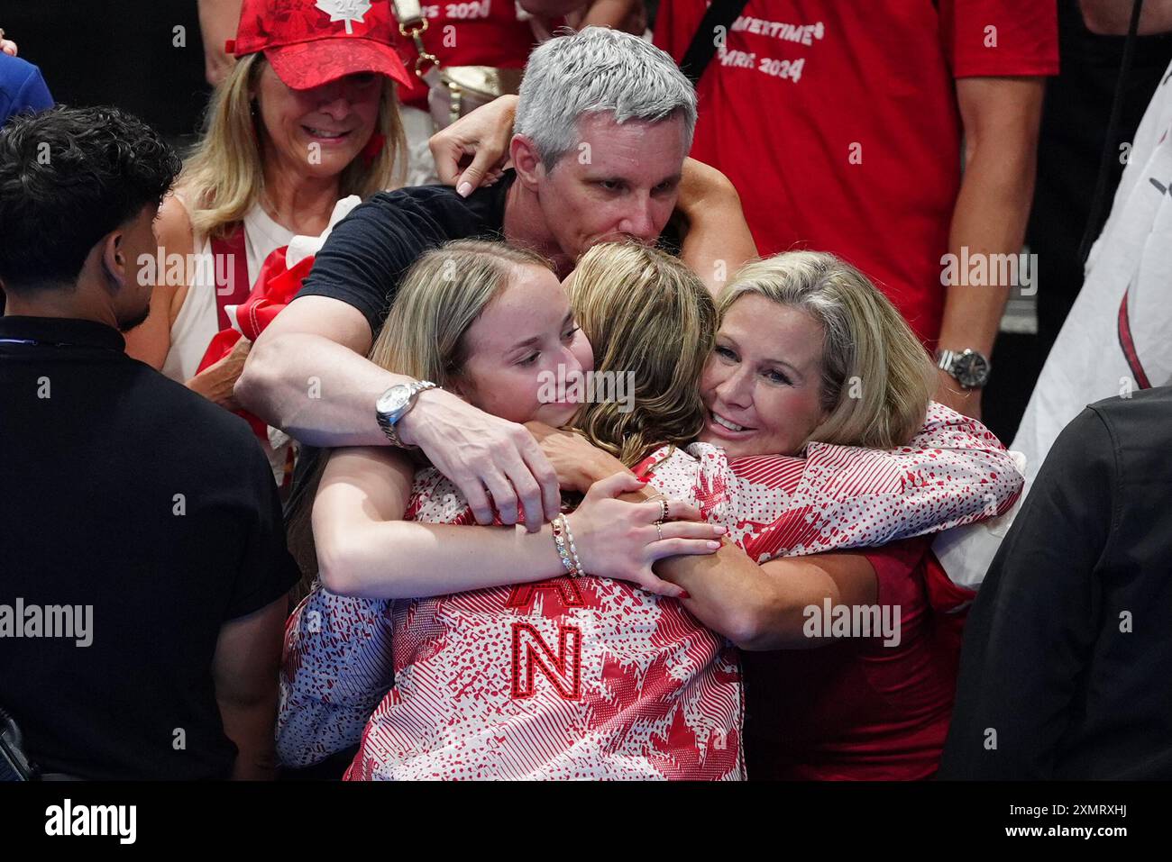Canads's Summer McIntosh celebrtaes with her family after the Women's ...