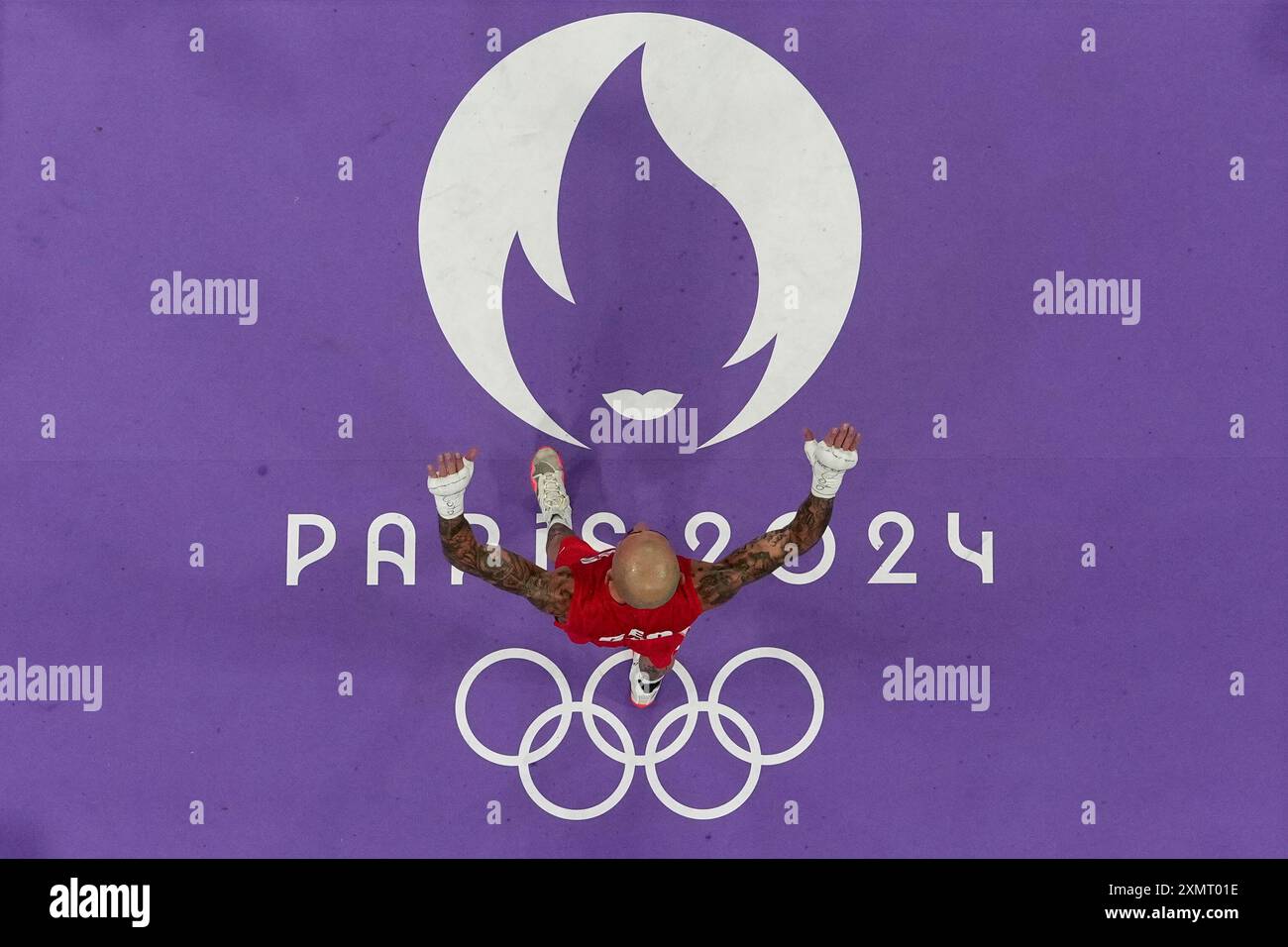 Georgia's Lasha Guruli celebrates after defeating Azerbaijan's Malik ...