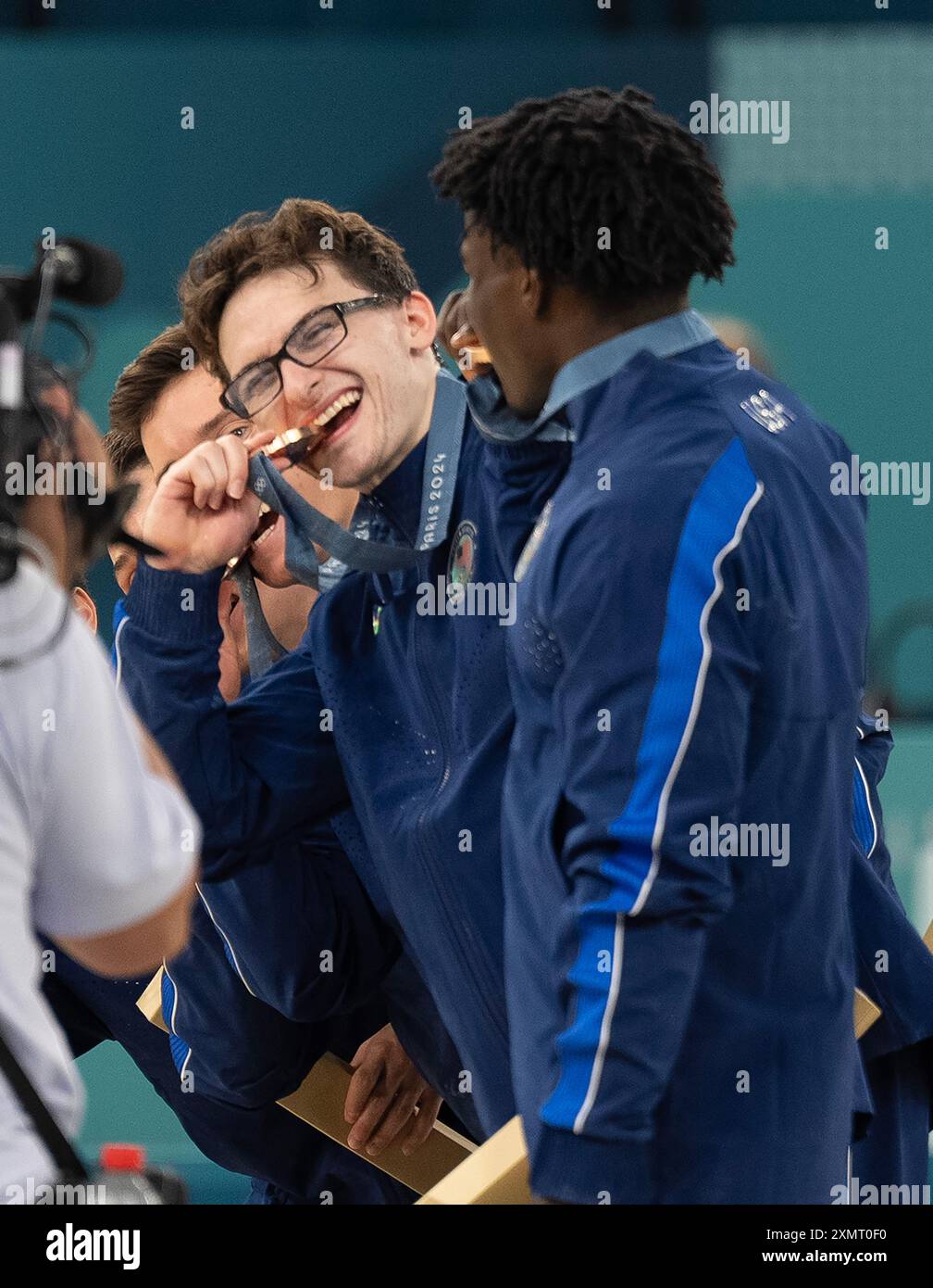 USA's Stephen Nedoroscik bites his bronze medal in jubilation after ...
