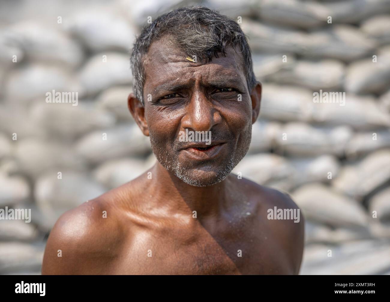 Bangladeshi labour hi-res stock photography and images - Alamy