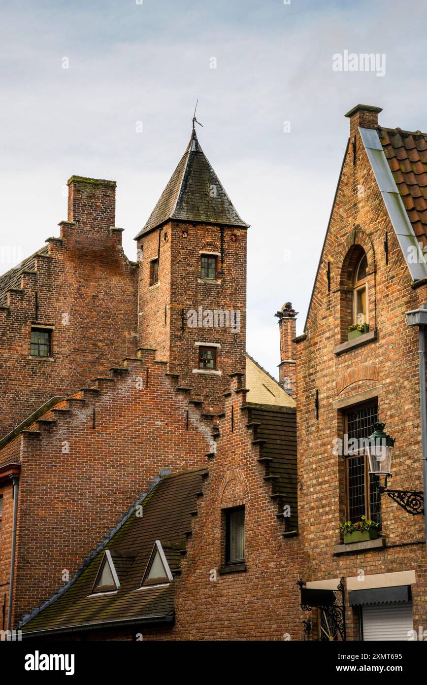 Brickwork triangle gable hi-res stock photography and images - Alamy