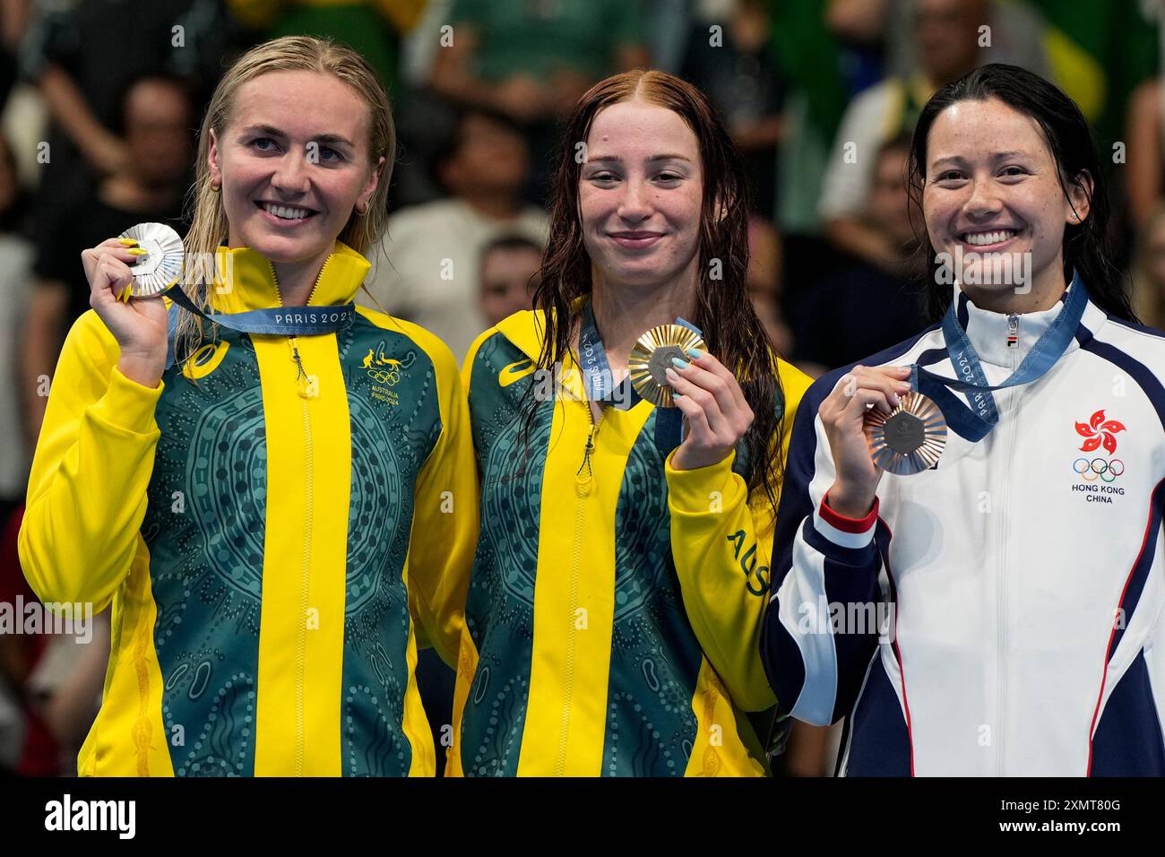 Gold Medalist Mollie O'Callaghan, centre, of Australia, stands with silver medalist and ...