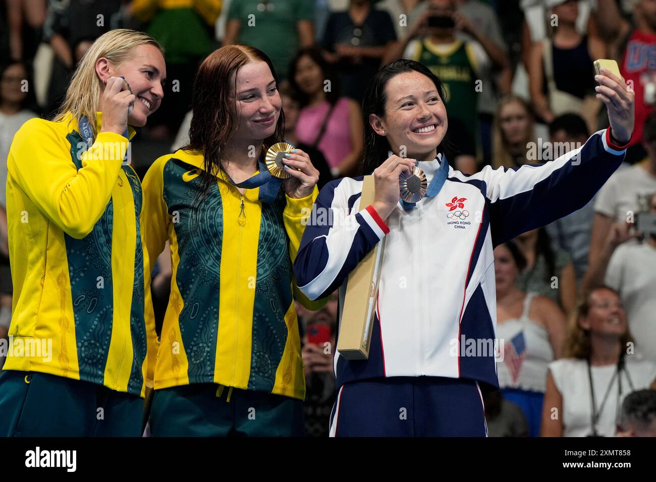 Gold Medalist Mollie O'Callaghan, centre, of Australia, stands with silver medalist and ...