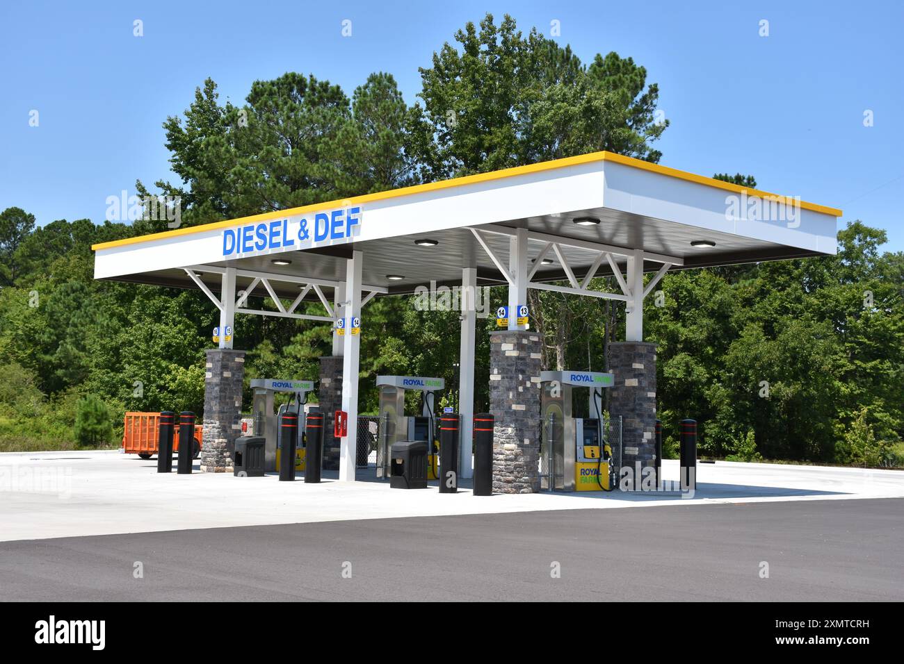 Royal farms gas station hi-res stock photography and images - Alamy