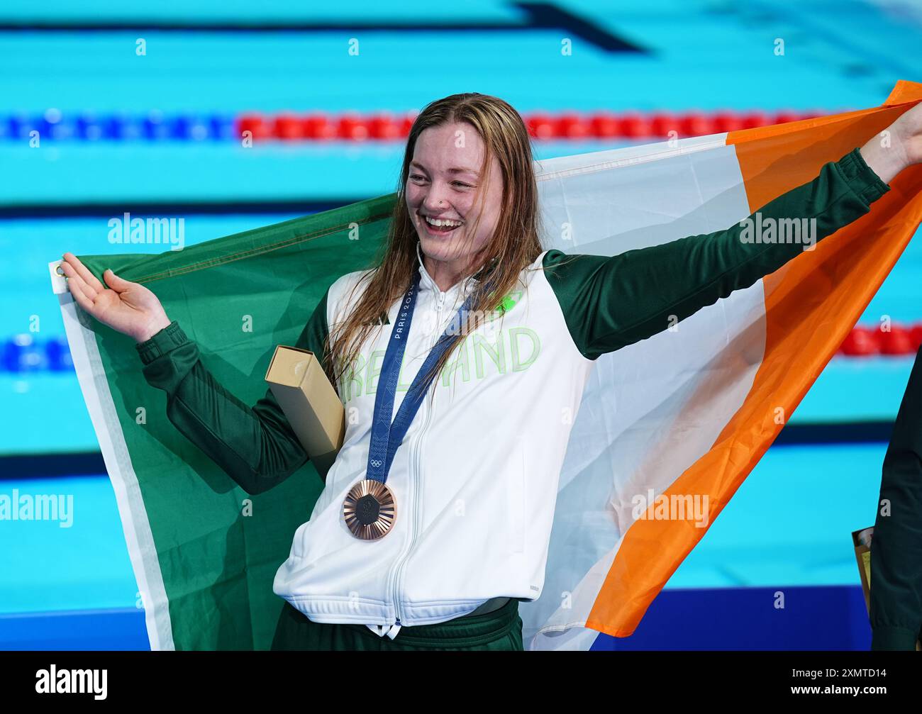 Ireland's Mona McSharry celebrates winning bronze during the Women's ...
