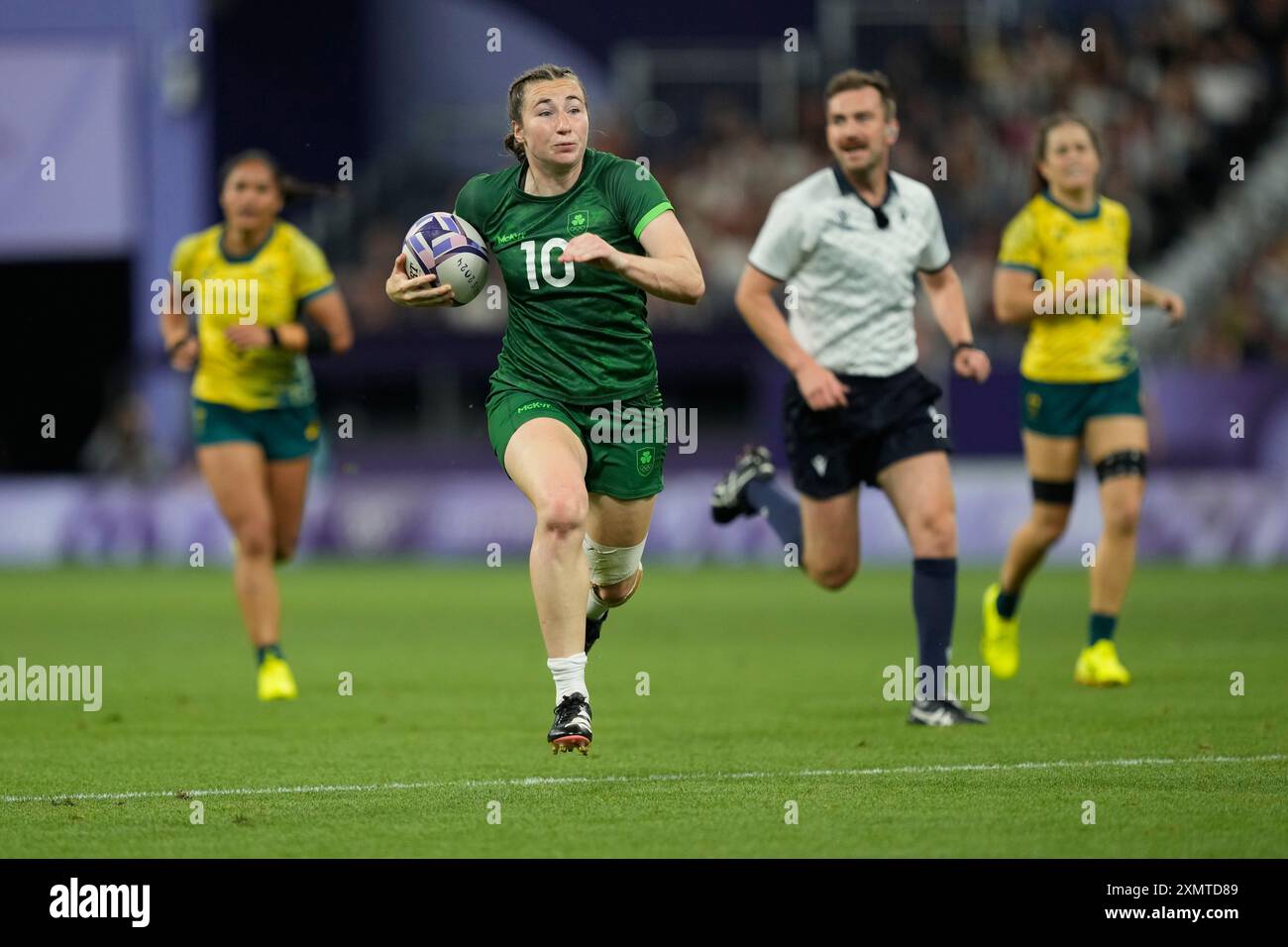 Ireland's Eve Higgins takes the ball forward during the women's ...