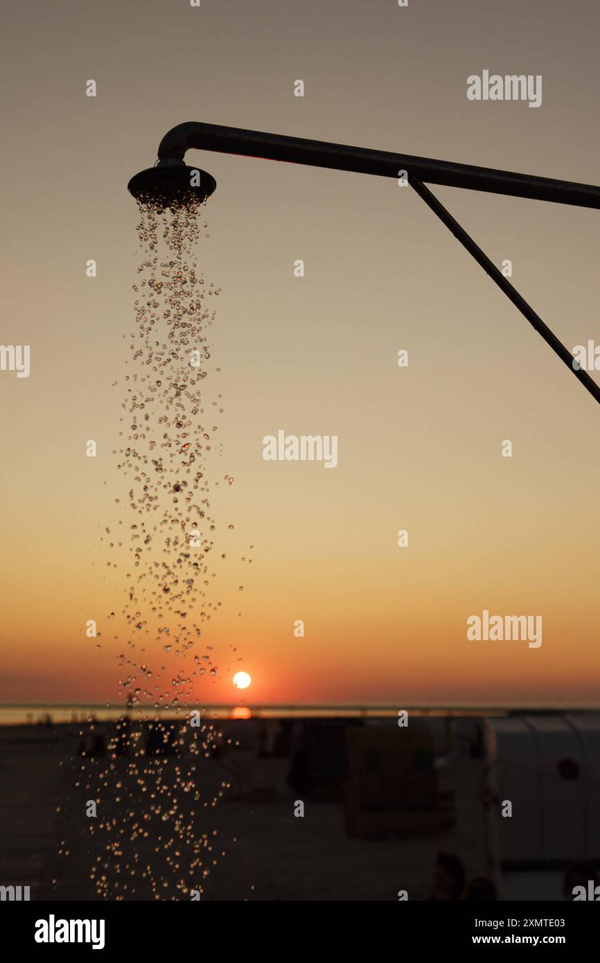 Dusche am strand hi-res stock photography and images - Alamy