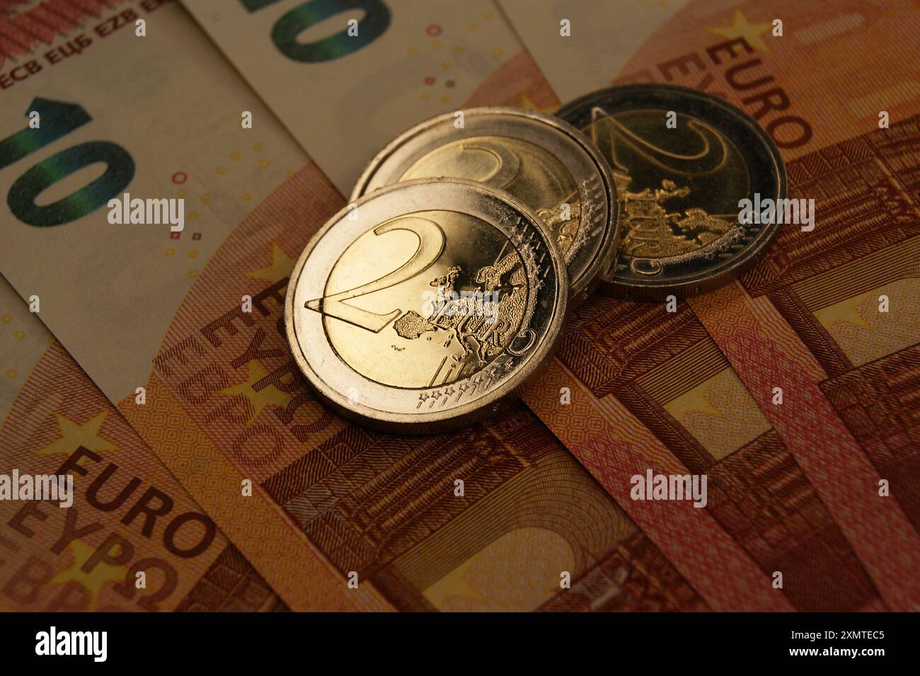 Proof 2 Euro coins on a 10 euro banknotes Stock Photo - Alamy
