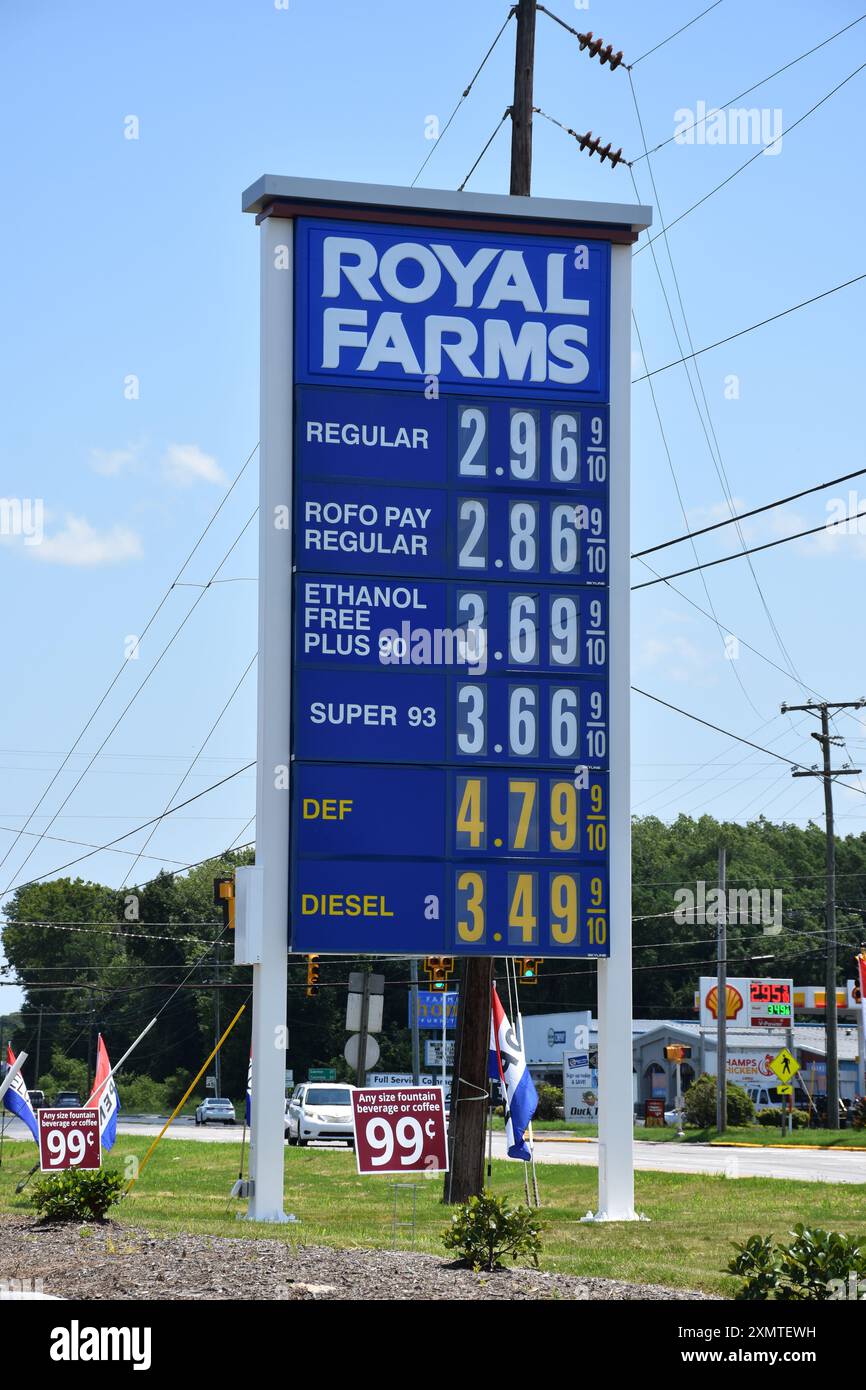 Gas prices Sign at a Royal Farms Convenience Store Stock Photo - Alamy