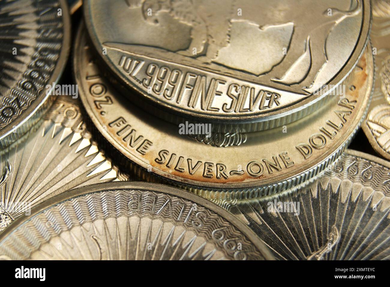 Silver coins texture hi-res stock photography and images - Alamy