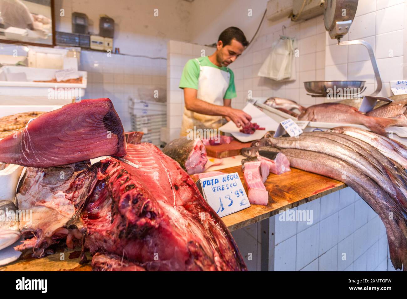 Fishmonger butcher seafood hi-res stock photography and images - Alamy