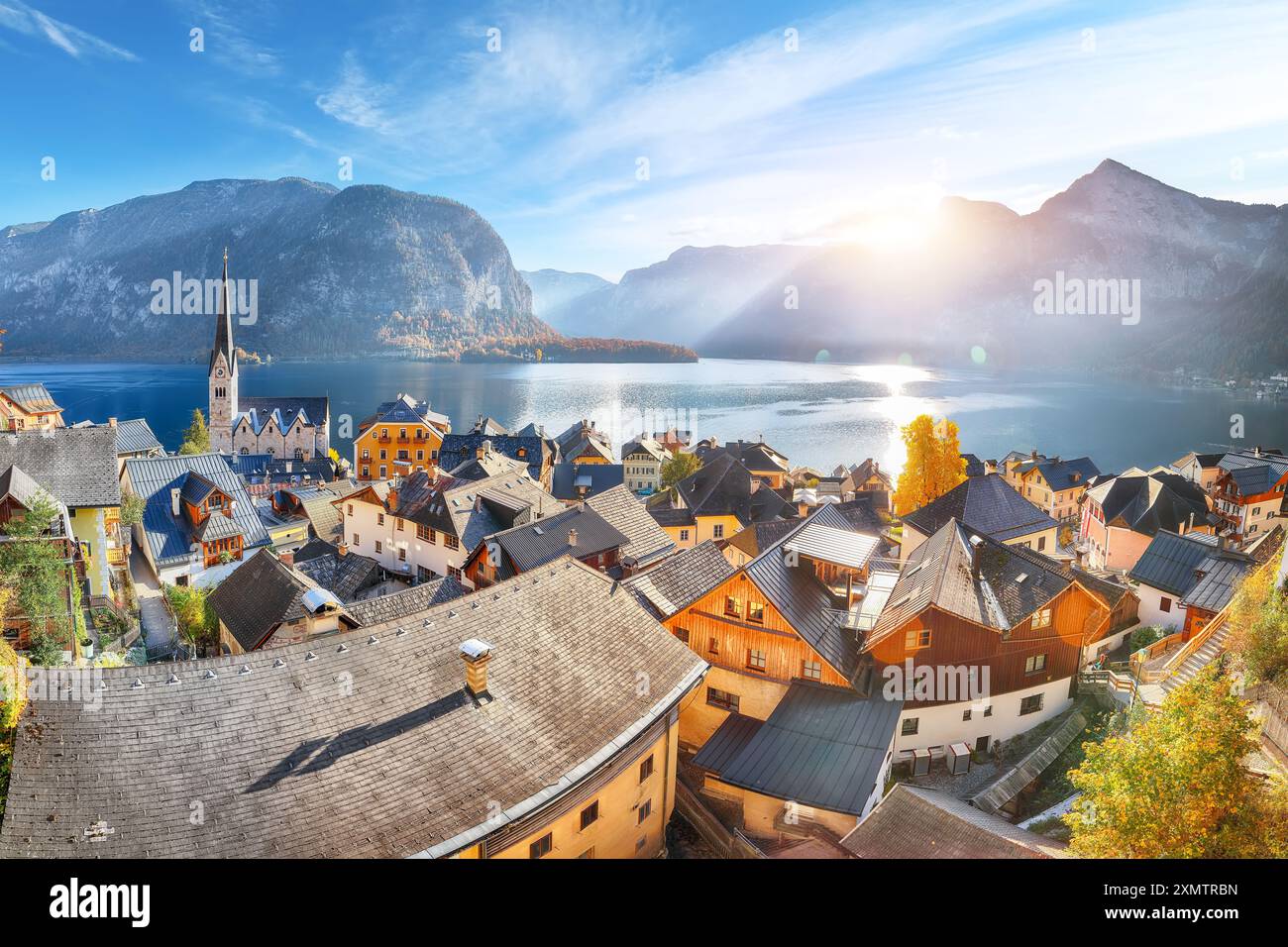 Amazing view of famous Hallstatt mountain village with Hallstatter lake ...