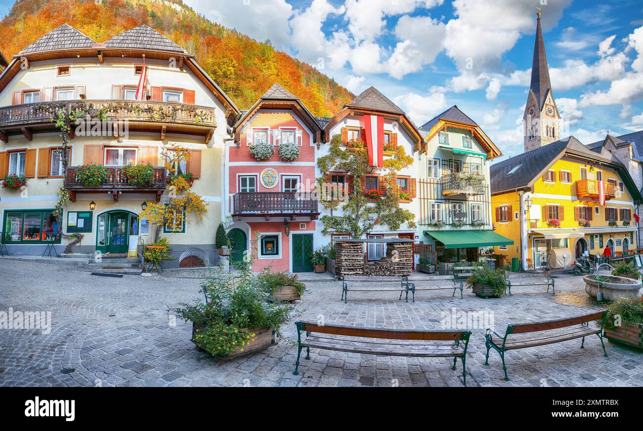 Amazing view on central square of famous Hallstatt mountain village ...