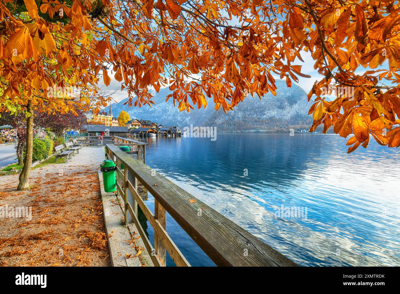 Amazing view of famous Hallstatt mountain village with Hallstatter lake ...