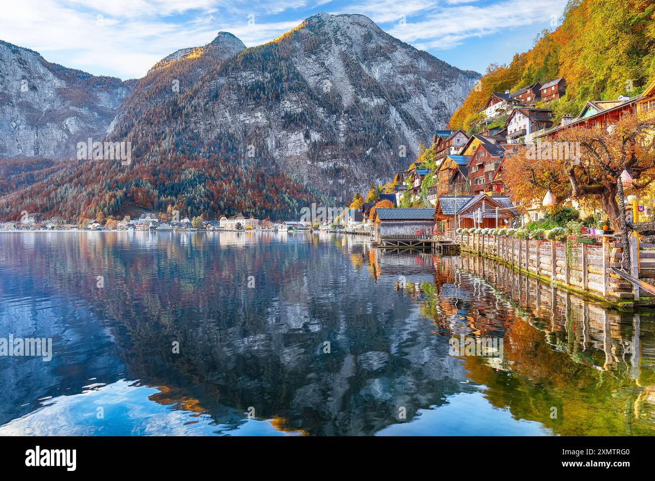 Amazing view of famous Hallstatt mountain village with Hallstatter lake ...