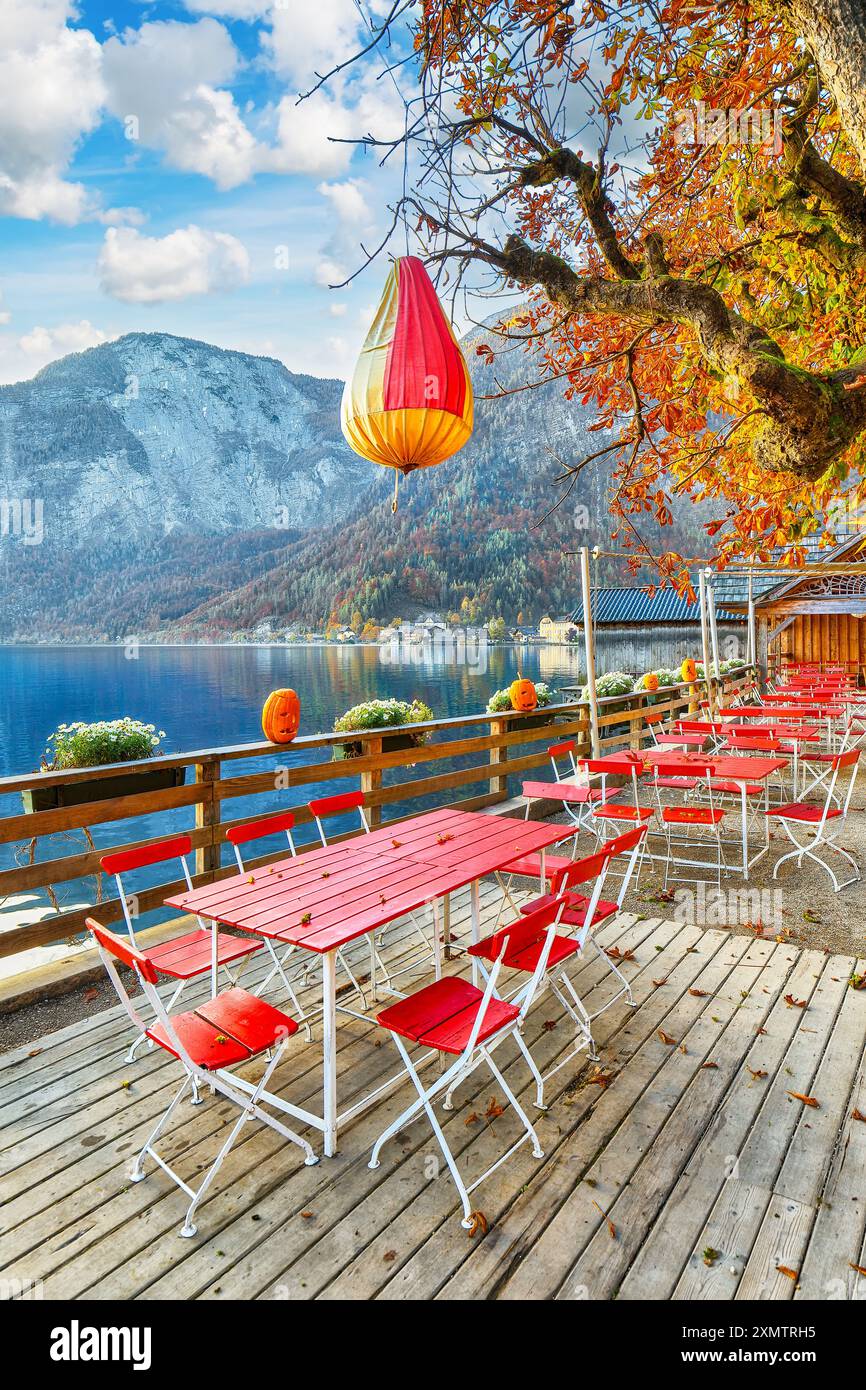 Stunning view of famous Hallstatter lake. Sunny autumn sunrise in small ...