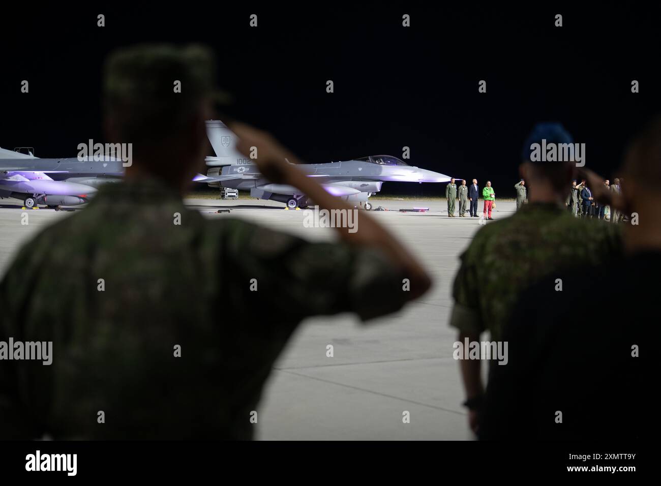 Slovak soldiers and airmen salute the presentation of the Slovak ...