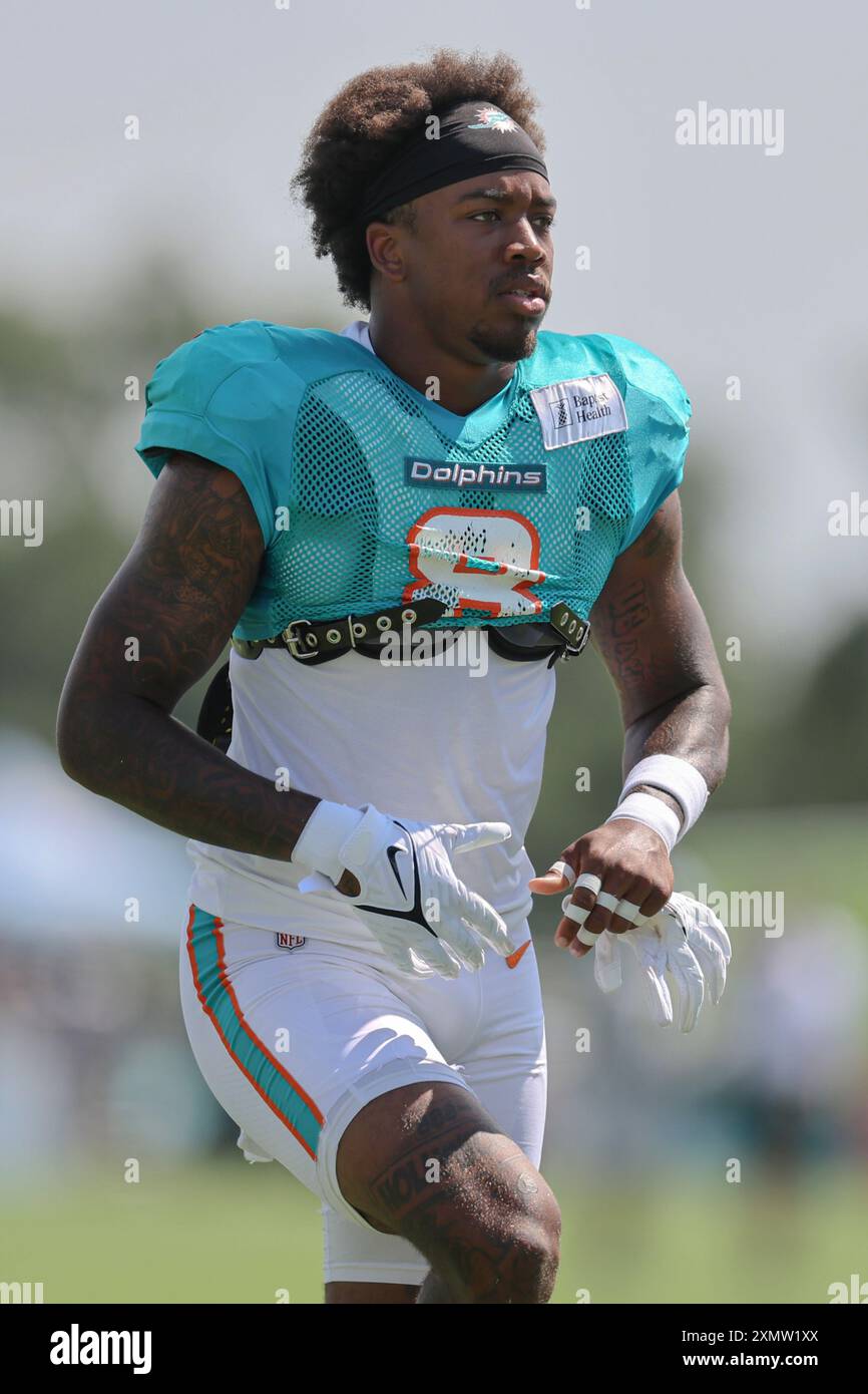 Miami Gardens, FL USA; Miami Dolphins safety Jevon Holland (8 ...