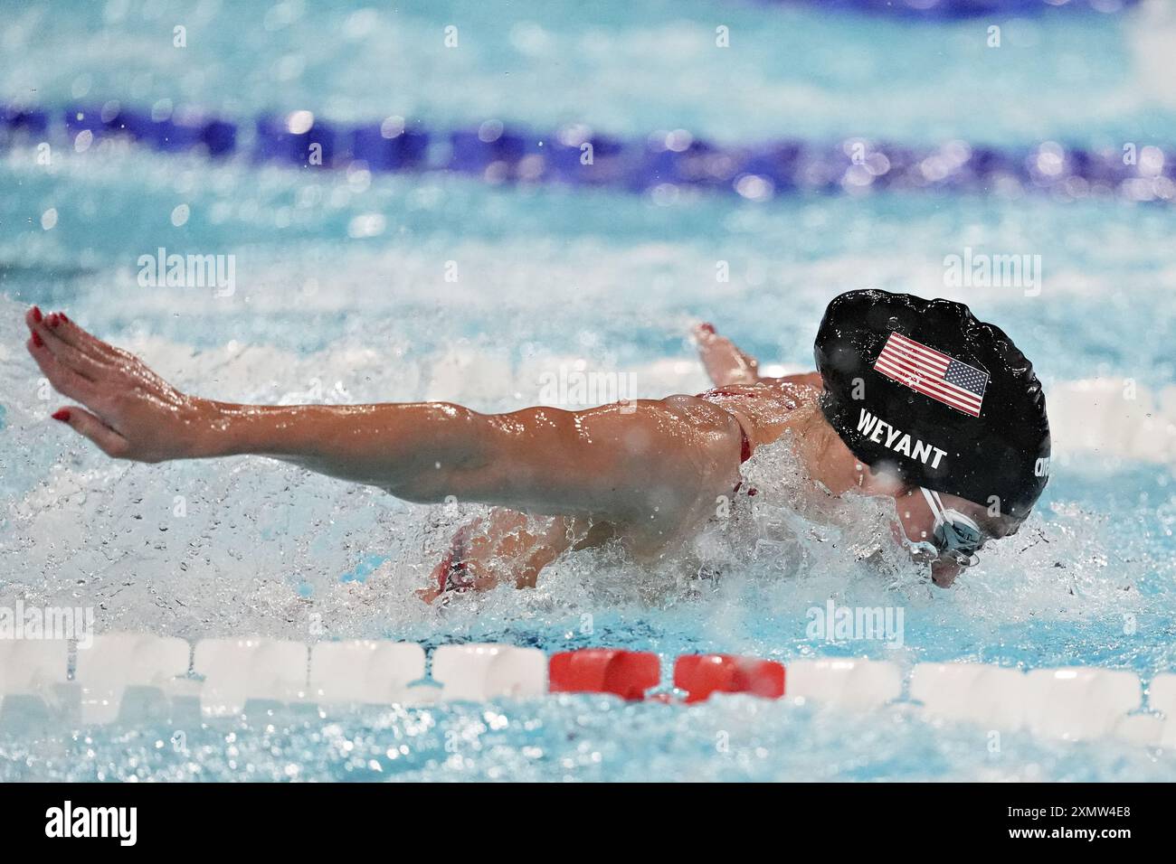 Paris, France. 29th July, 2024. Emma Weyant of the USA competes in the ...