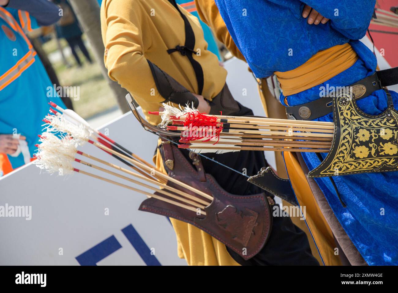 Old style wooden arrows in the case of an archer Stock Photo - Alamy