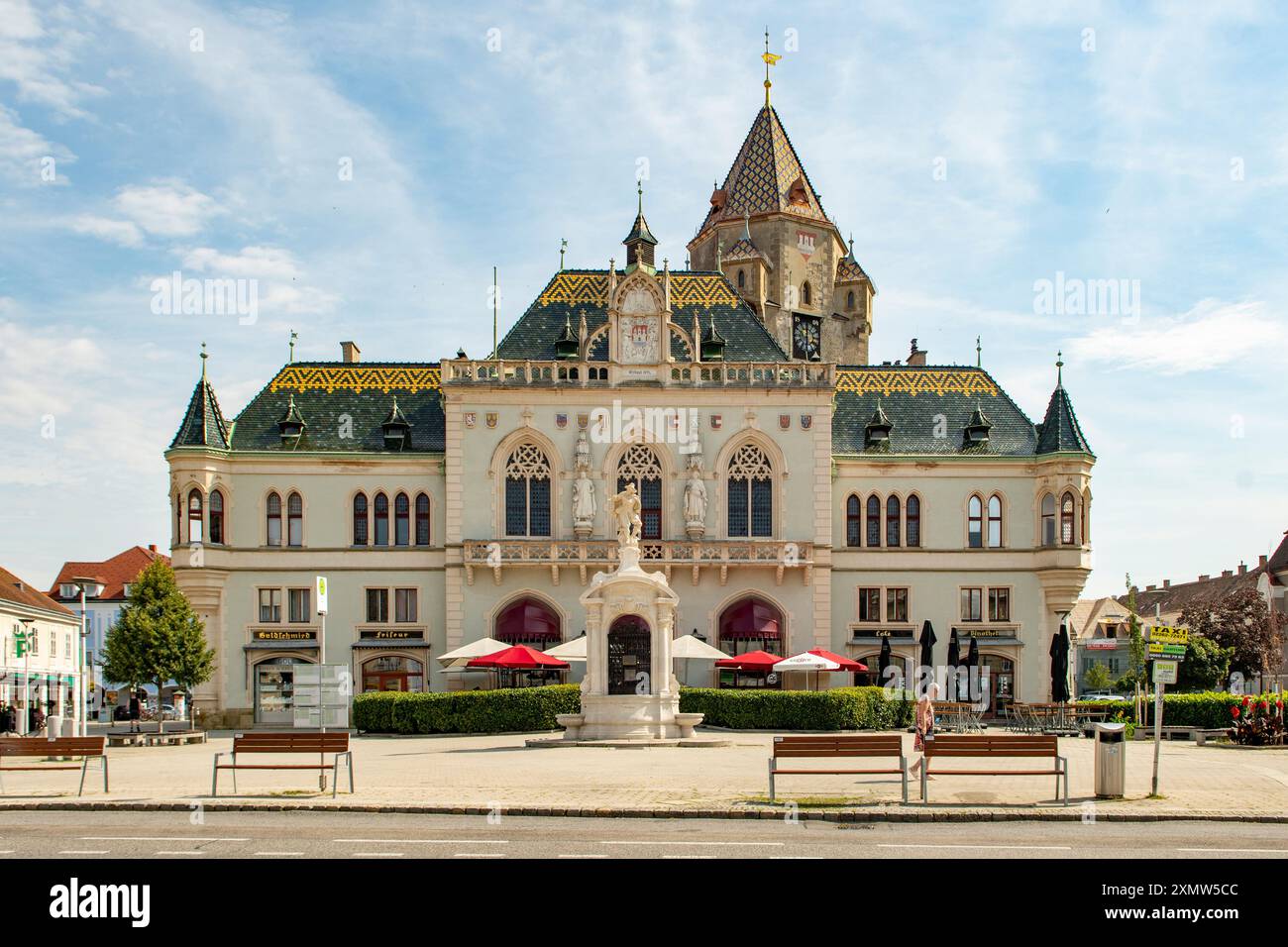 Town hall historical old hi-res stock photography and images - Alamy