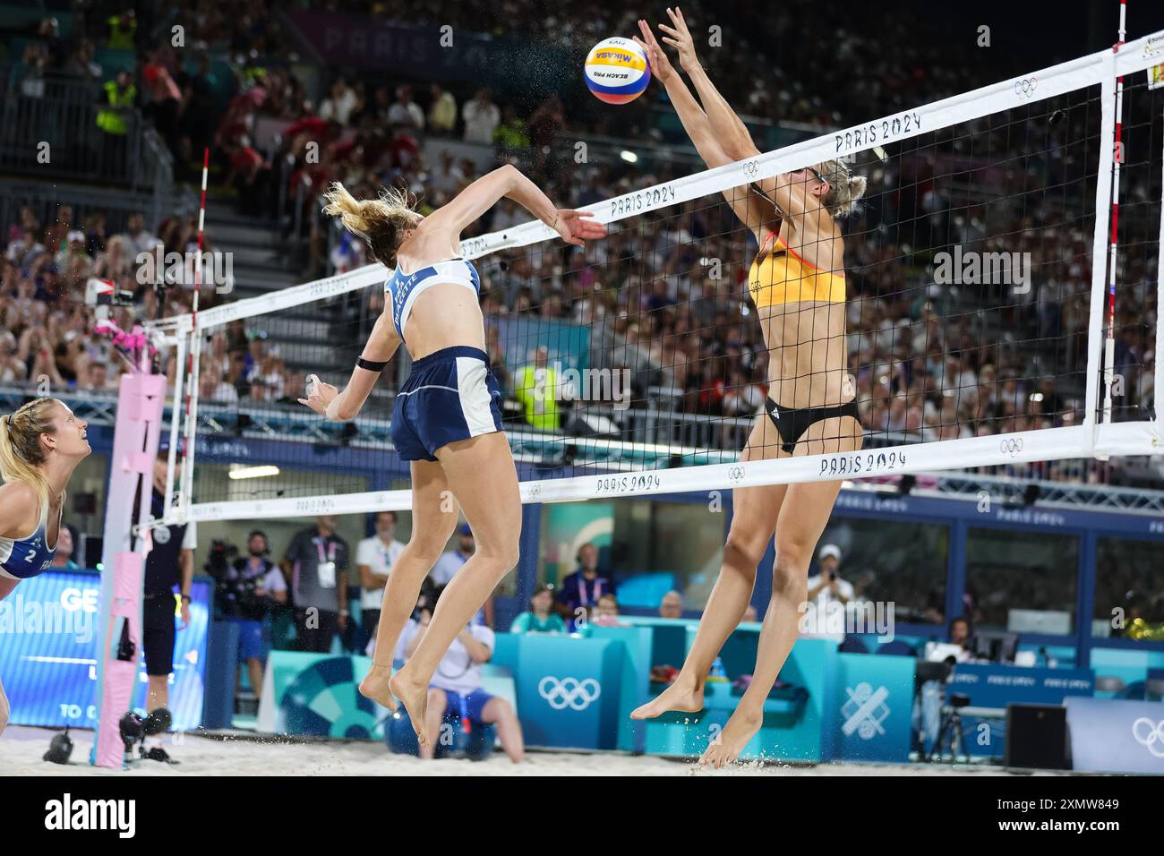 Paris olympic beach volleyball hi-res stock photography and images - Alamy