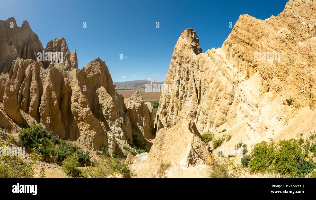 Sharp ridges eroded rock hi-res stock photography and images - Alamy