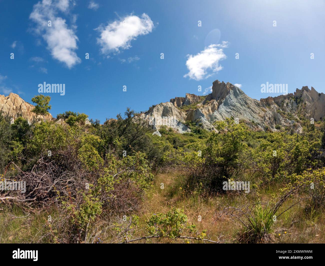 Omarama Clay Cliffs : unique and dramatic landscape with towering steep ...
