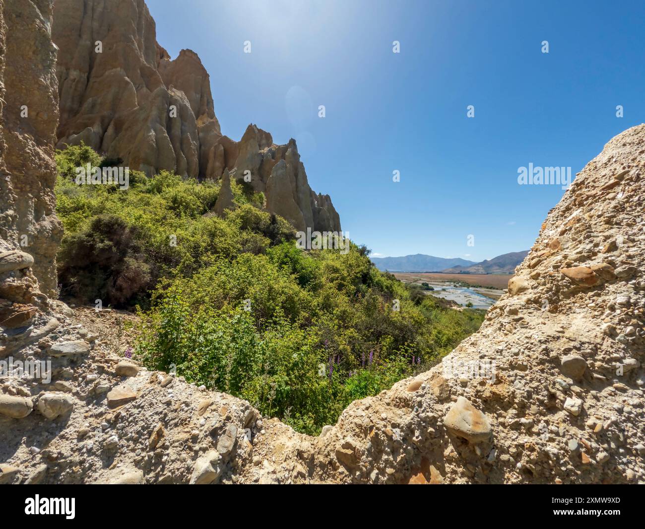 Omarama Clay Cliffs : unique and dramatic landscape with towering steep ...