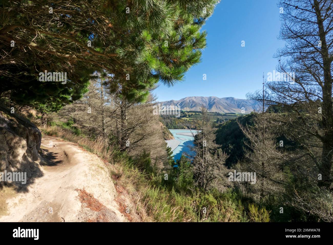 Stunning Southern Alps and Turquoise Waters of Rakaia River, Offering ...