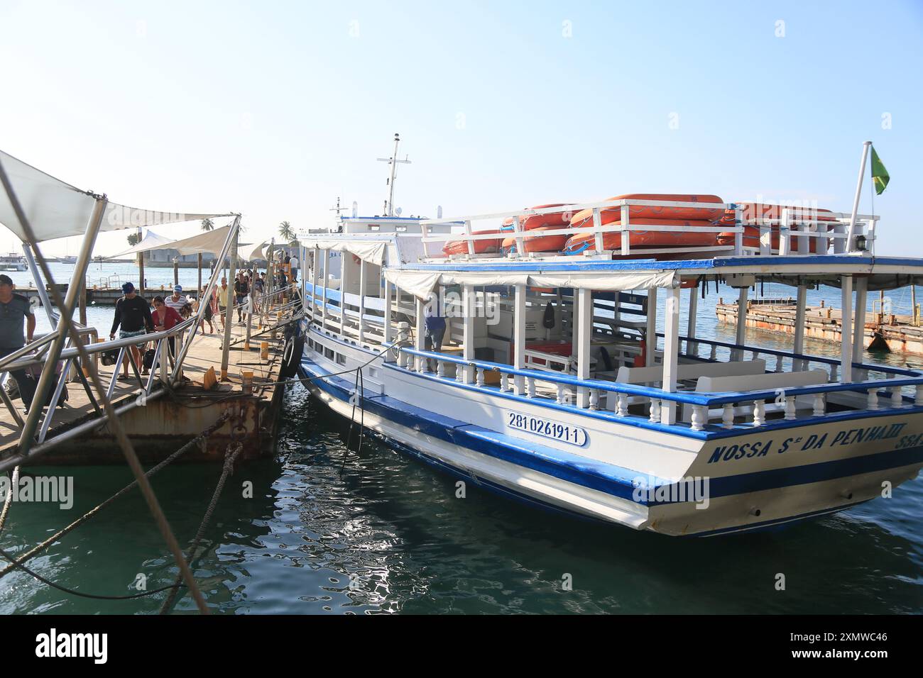 vera cruz, bahia, brazil - october 13, 2023: passengers using a boat to ...