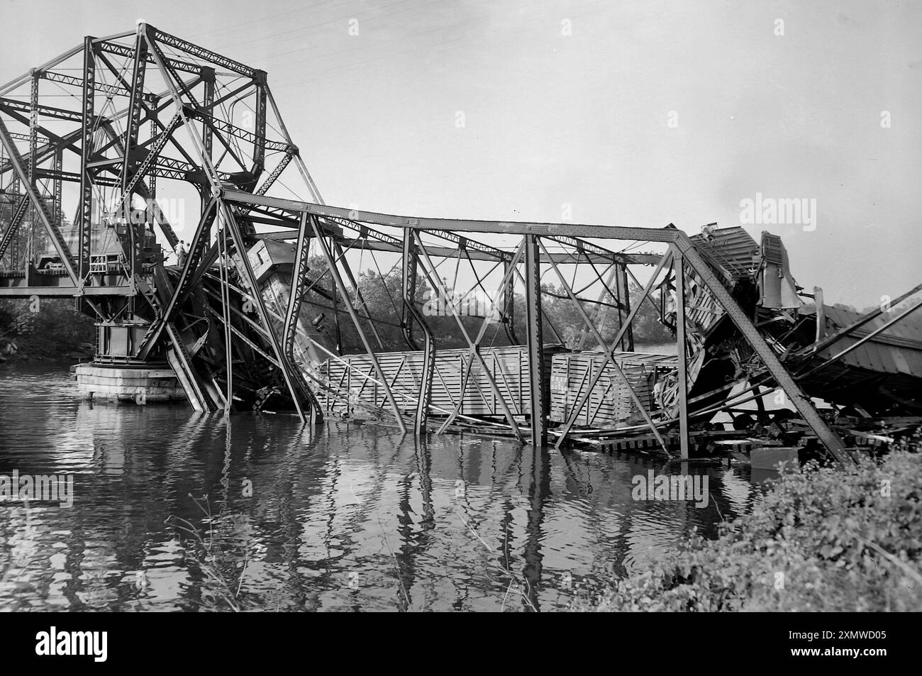 Archival railroad bridge hi-res stock photography and images - Alamy