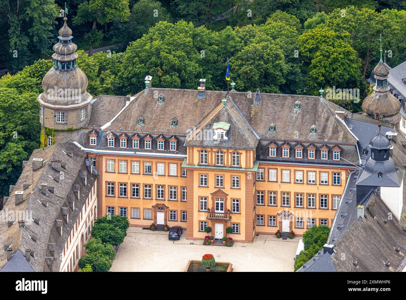 Luftbild, Schloss Berleburg, Residenzschloss der Familie Sayn ...