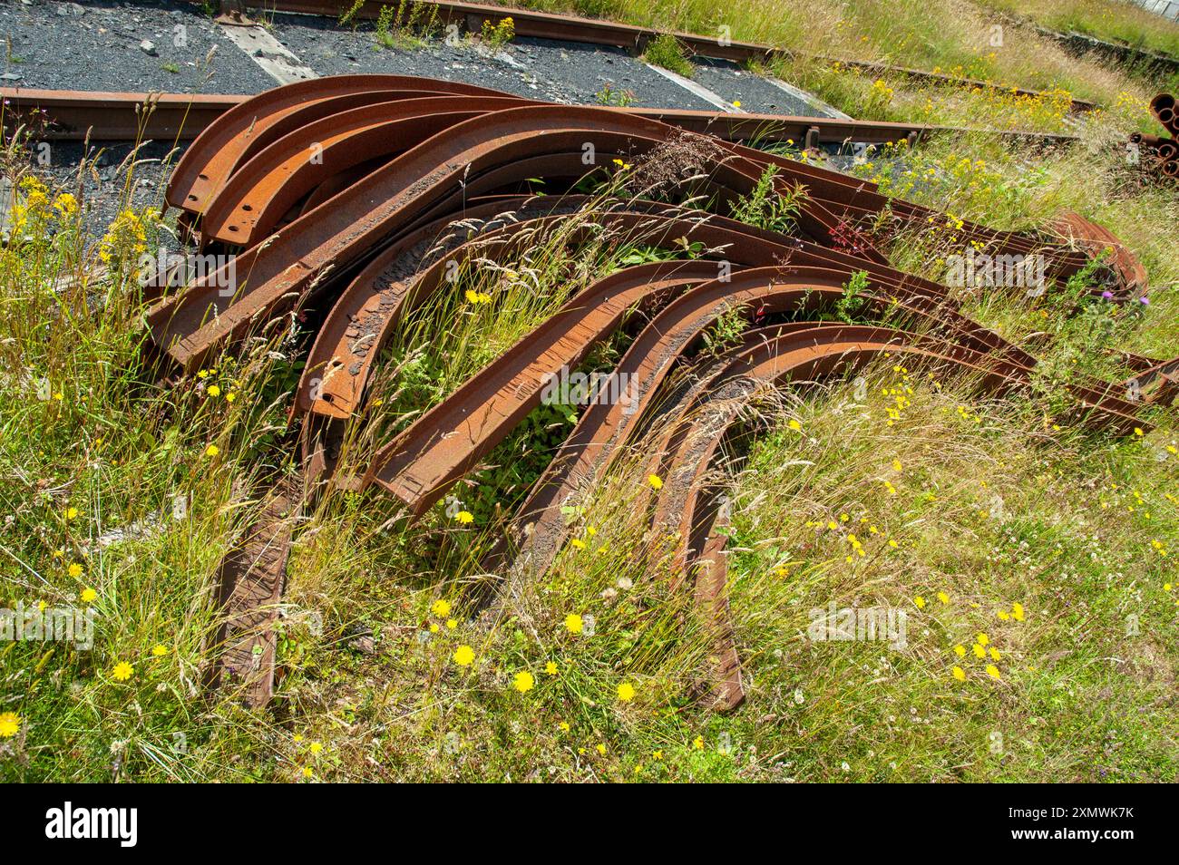 Pile of scrapped old rail Stock Photo - Alamy