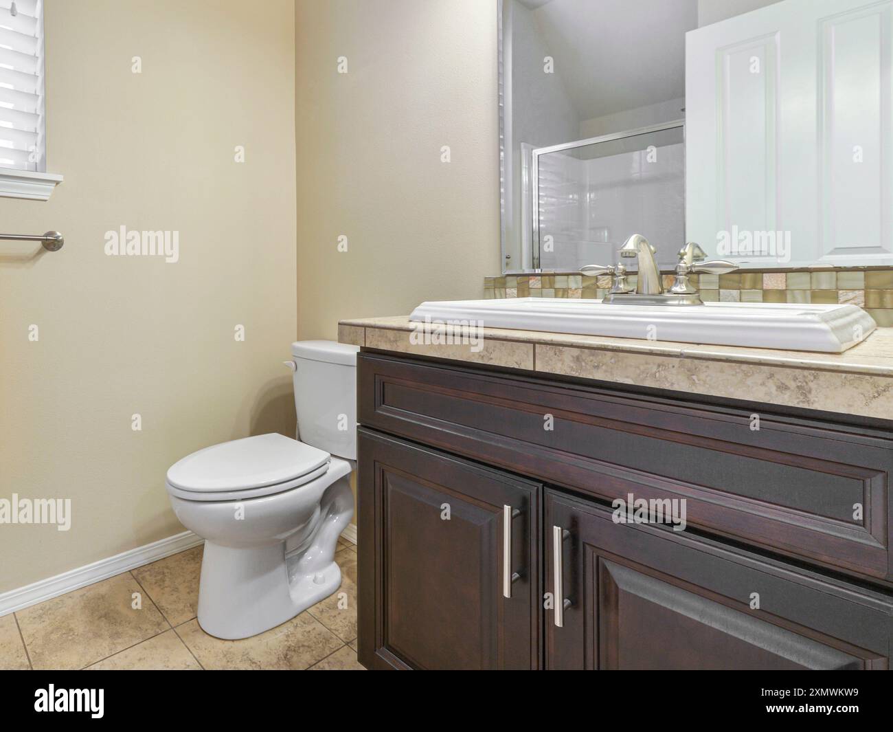 Modern residential bathroom interior Stock Photo - Alamy