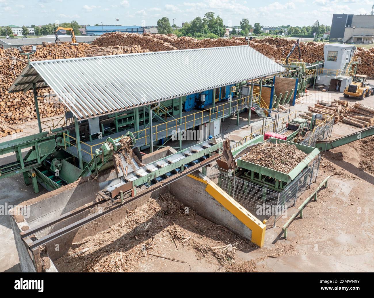 Wood conveyor belt hi-res stock photography and images - Alamy