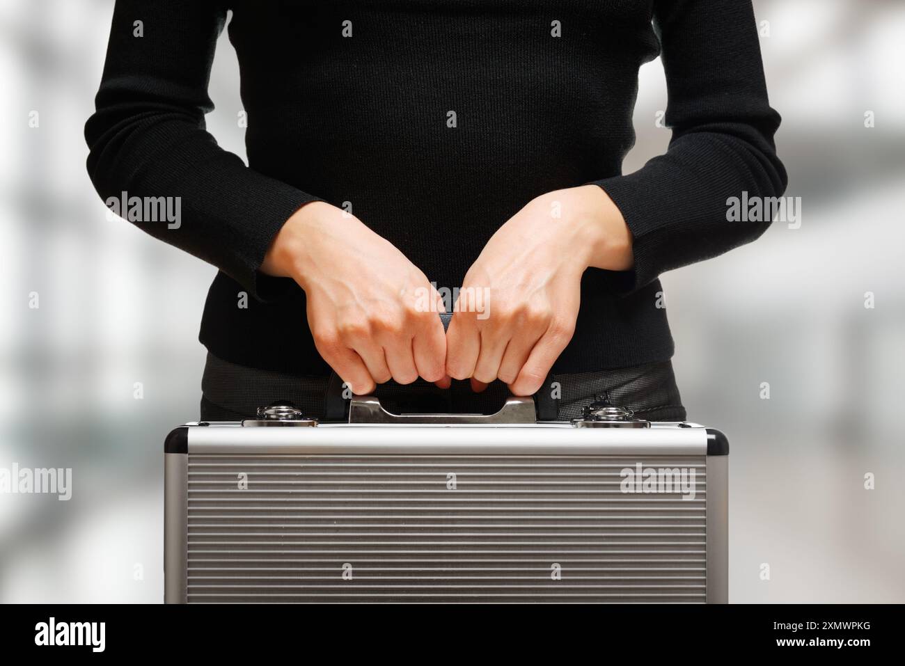 Business woman carrying briefcase hi-res stock photography and images ...