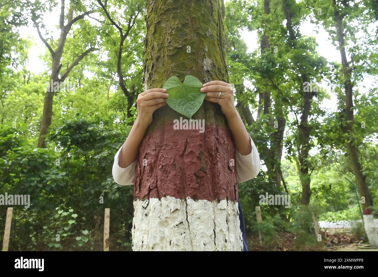 NSS (National Service Scheme) volunteers and school students of Netaji ...