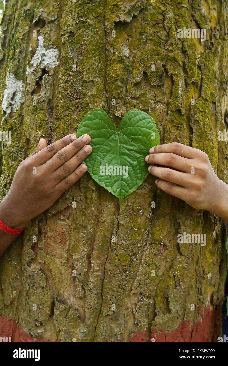 NSS (National Service Scheme) volunteers and school students of Netaji ...