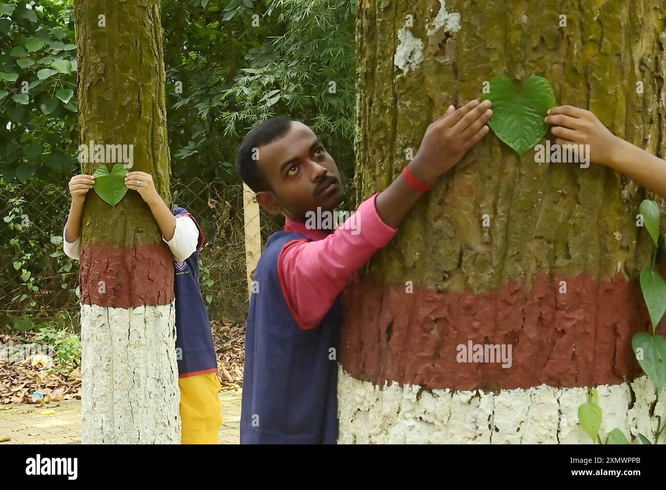 NSS (National Service Scheme) volunteers and school students of Netaji ...