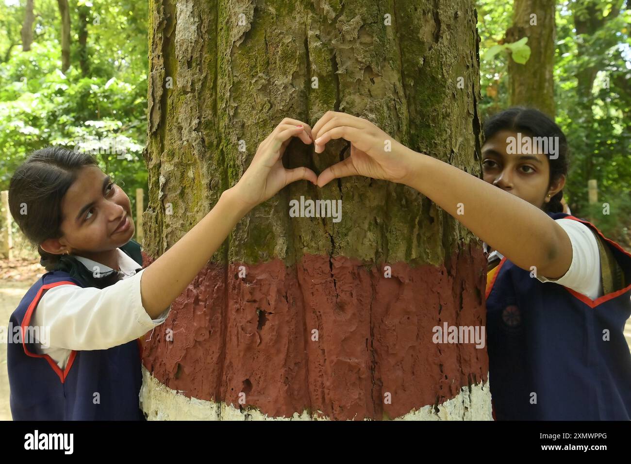 NSS (National Service Scheme) volunteers and school students of Netaji ...