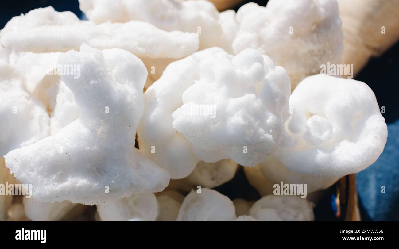 Small pile coarse salt hi-res stock photography and images - Alamy
