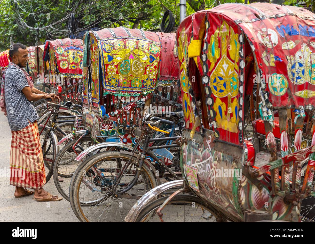 Dhaka rickshaw decoration hi-res stock photography and images - Alamy