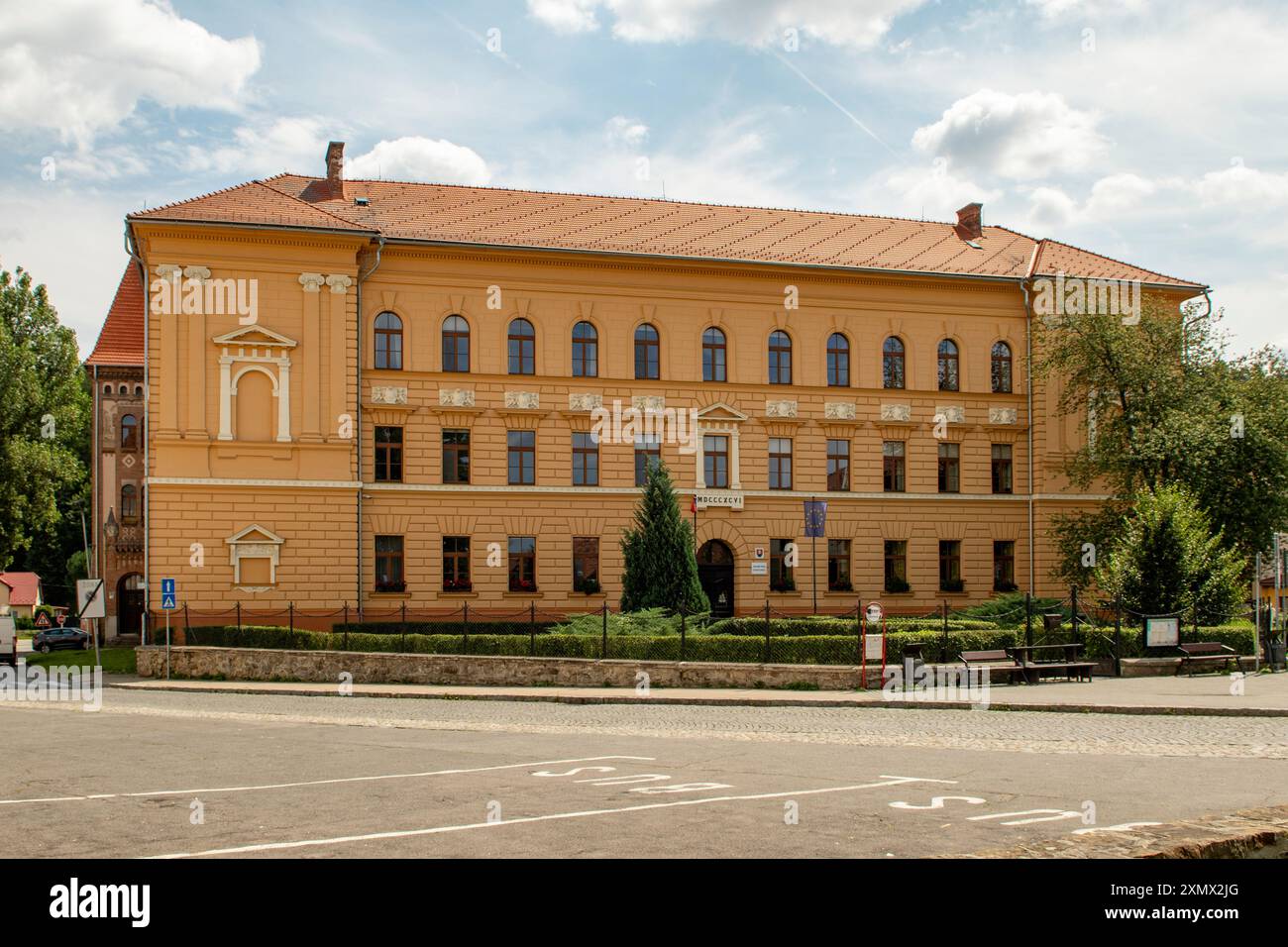 Old school building hi-res stock photography and images - Alamy