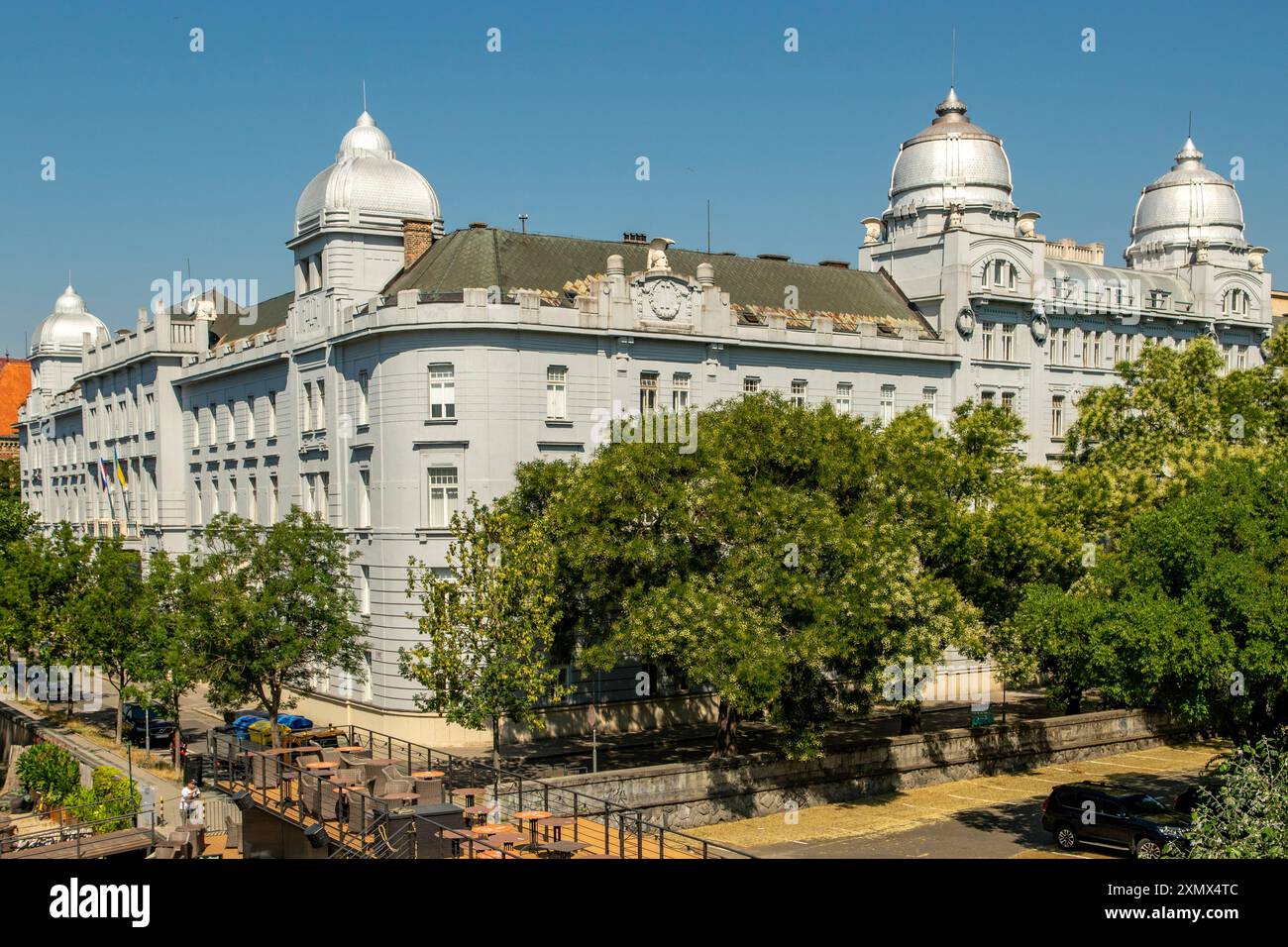 Exterior historic building university hi-res stock photography and ...