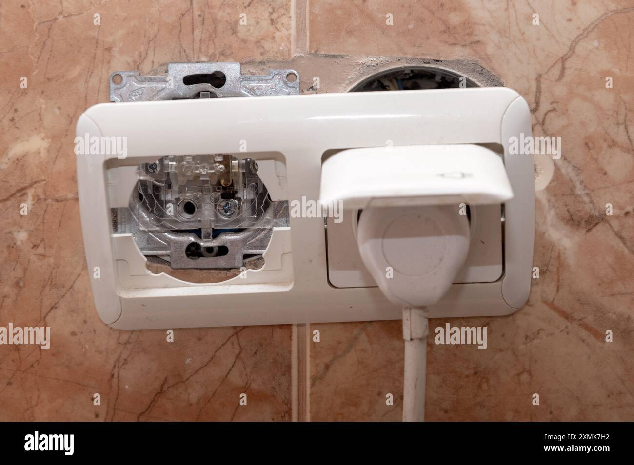 Broken electric cable shock hi-res stock photography and images - Alamy