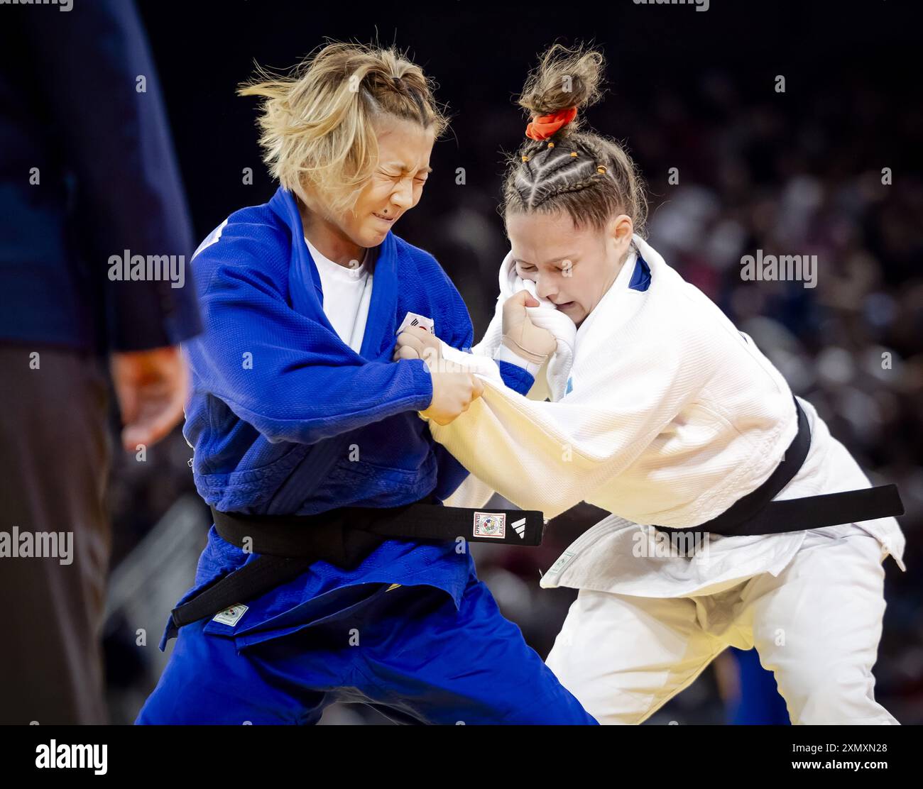 PARIS - Judoka Joanne van Lieshout in action against Jisu Kim of Korea ...