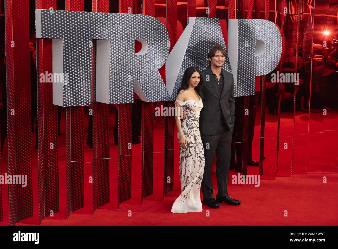 Josh hartnett trap hi-res stock photography and images - Alamy