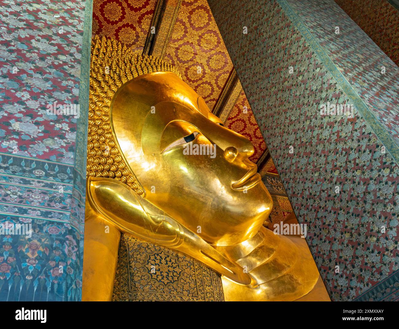 Indoor view reclining buddha hi-res stock photography and images - Alamy